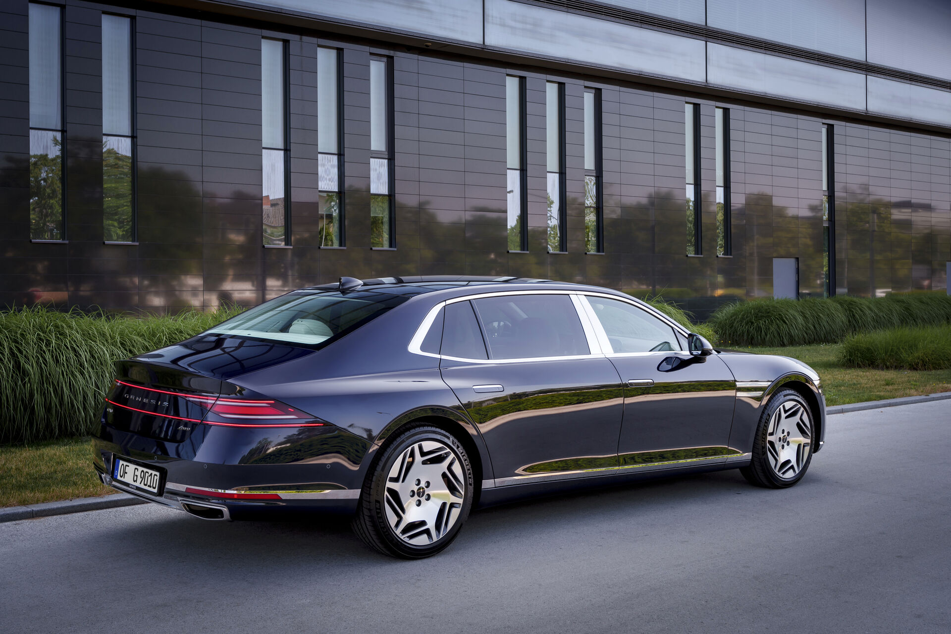 Der Genesis G90 massiert die Füsse | auto-illustrierte - Das Schweizer ...